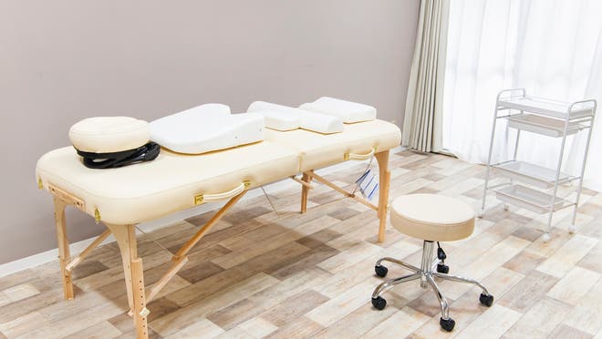 【新宿御苑前駅徒歩1分】【完全個室型レンタルサロン】エステ・整体/広々31㎡個室/即予約可能/施術台2台有/備品無料/固定光の写真9