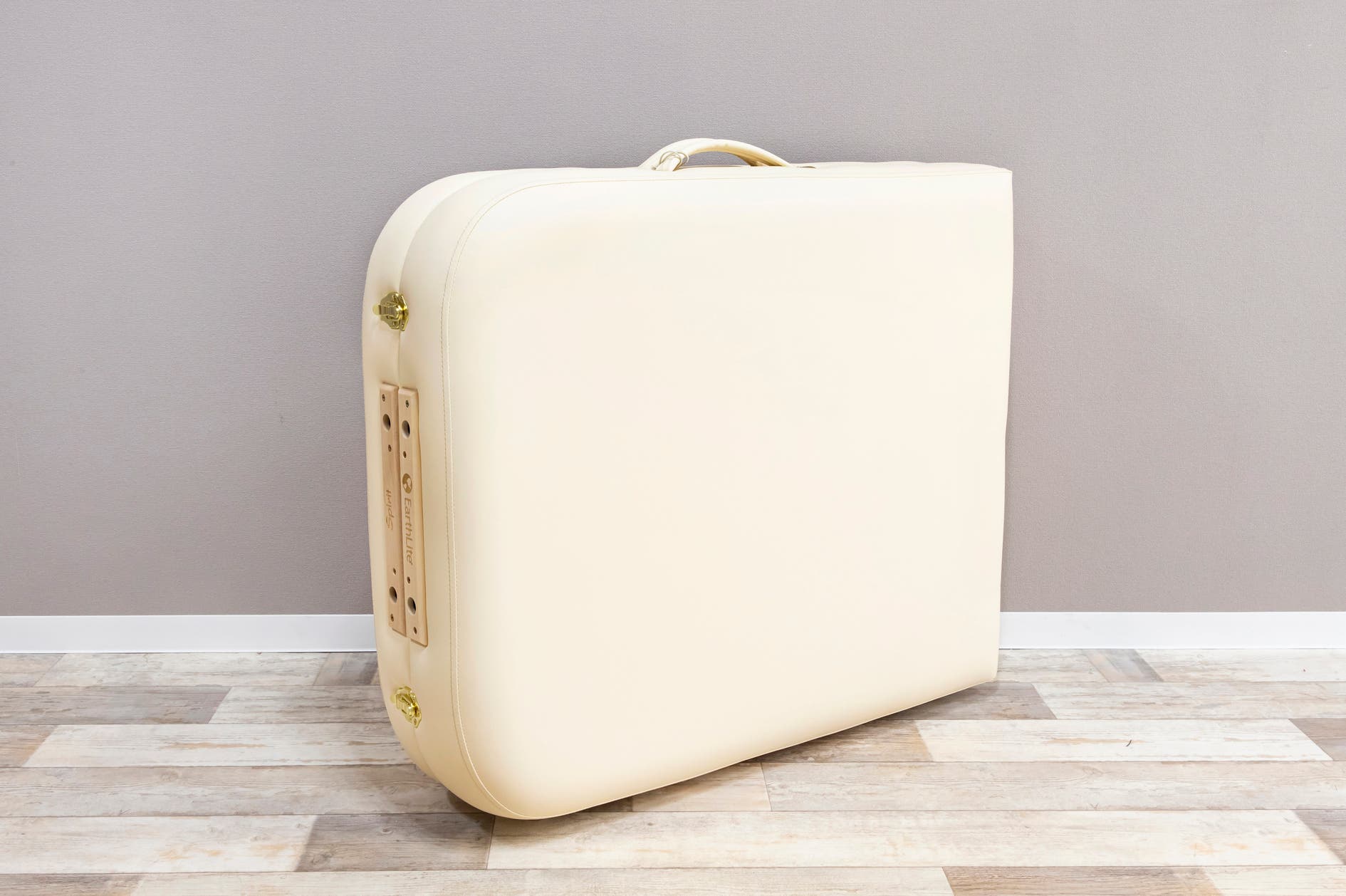 【新宿御苑前駅徒歩1分】【完全個室型レンタルサロン】エステ・整体/広々31㎡個室/即予約可能/施術台2台有/備品無料/固定光の写真14