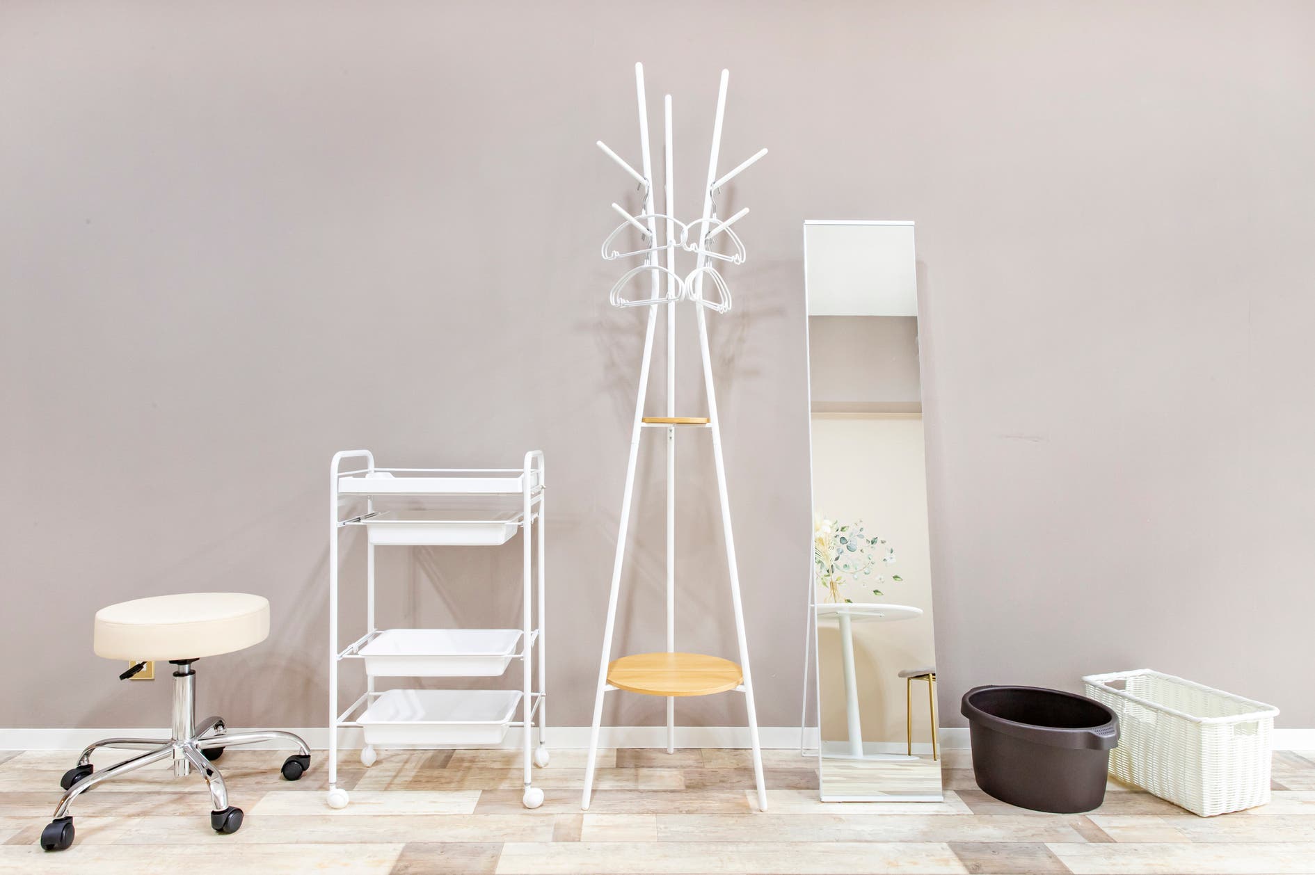 【新宿御苑前駅徒歩1分】【完全個室型レンタルサロン】エステ・整体/広々31㎡個室/即予約可能/施術台2台有/備品無料/固定光の写真16