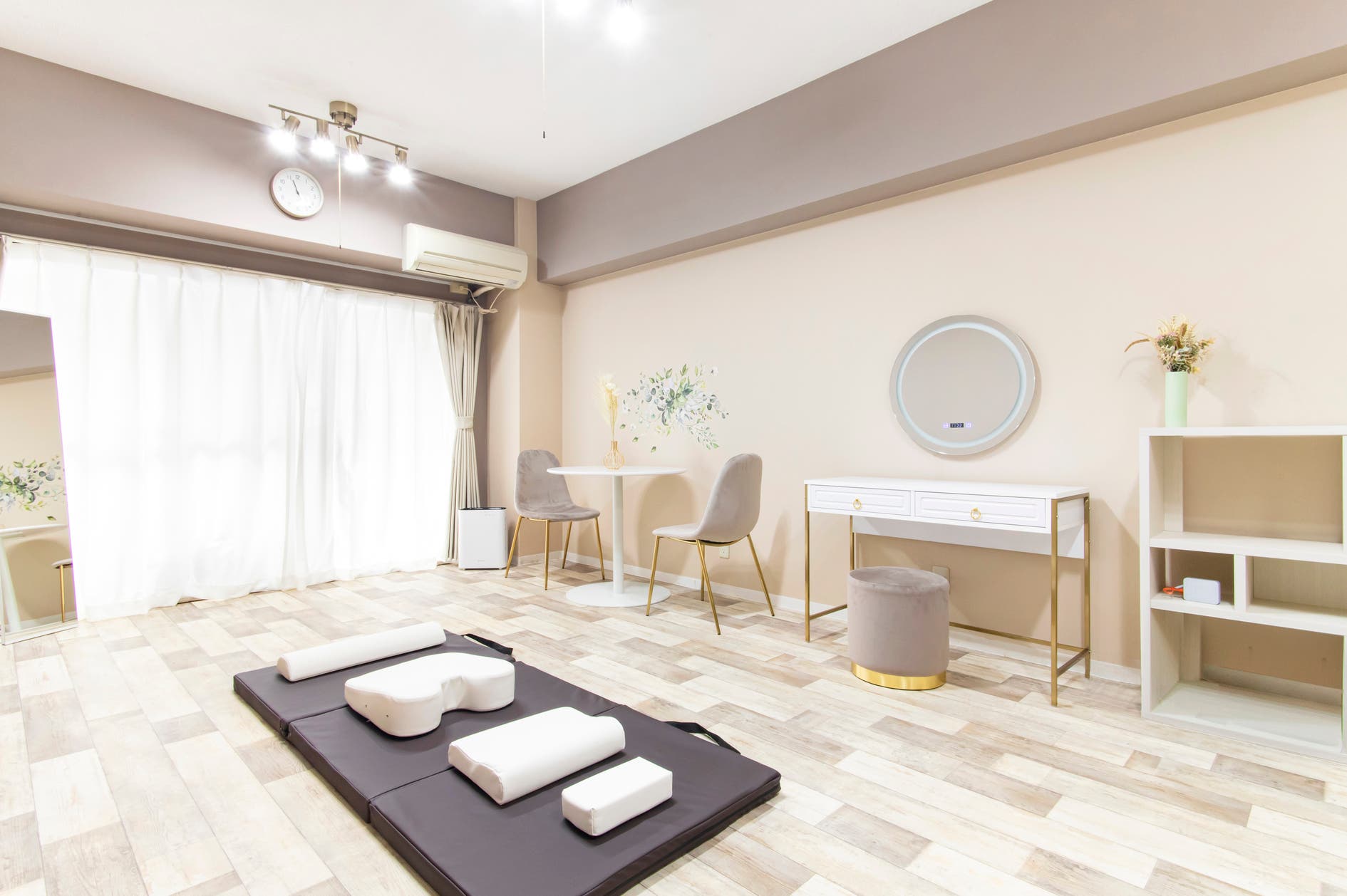 【新宿御苑前駅徒歩1分】【完全個室型レンタルサロン】エステ・整体/広々31㎡個室/即予約可能/施術台2台有/備品無料/固定光の写真11