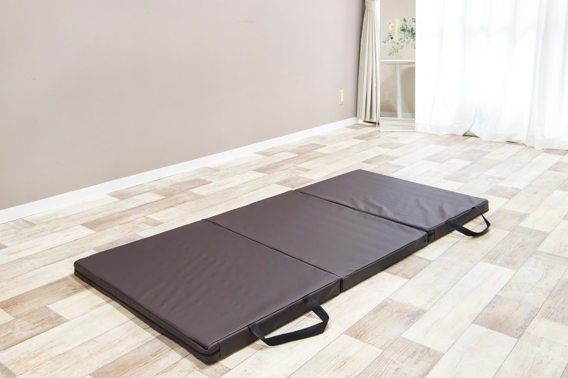 【新宿御苑前駅徒歩1分】【完全個室型レンタルサロン】エステ・整体/広々31㎡個室/即予約可能/施術台2台有/備品無料/固定光の写真12