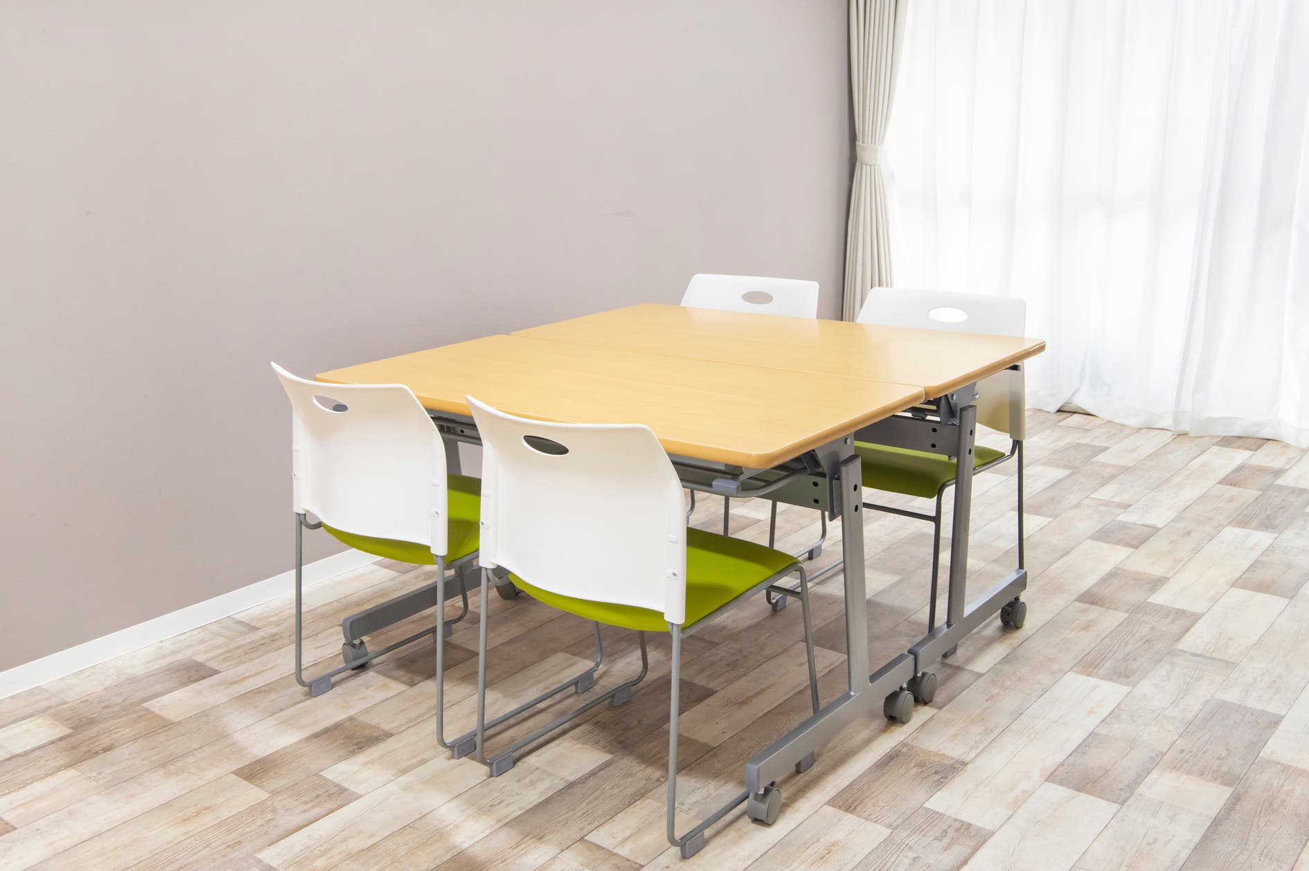 【新宿御苑前駅徒歩1分】【完全個室型レンタルサロン】エステ・整体/広々31㎡個室/即予約可能/施術台2台有/備品無料/固定光の写真18