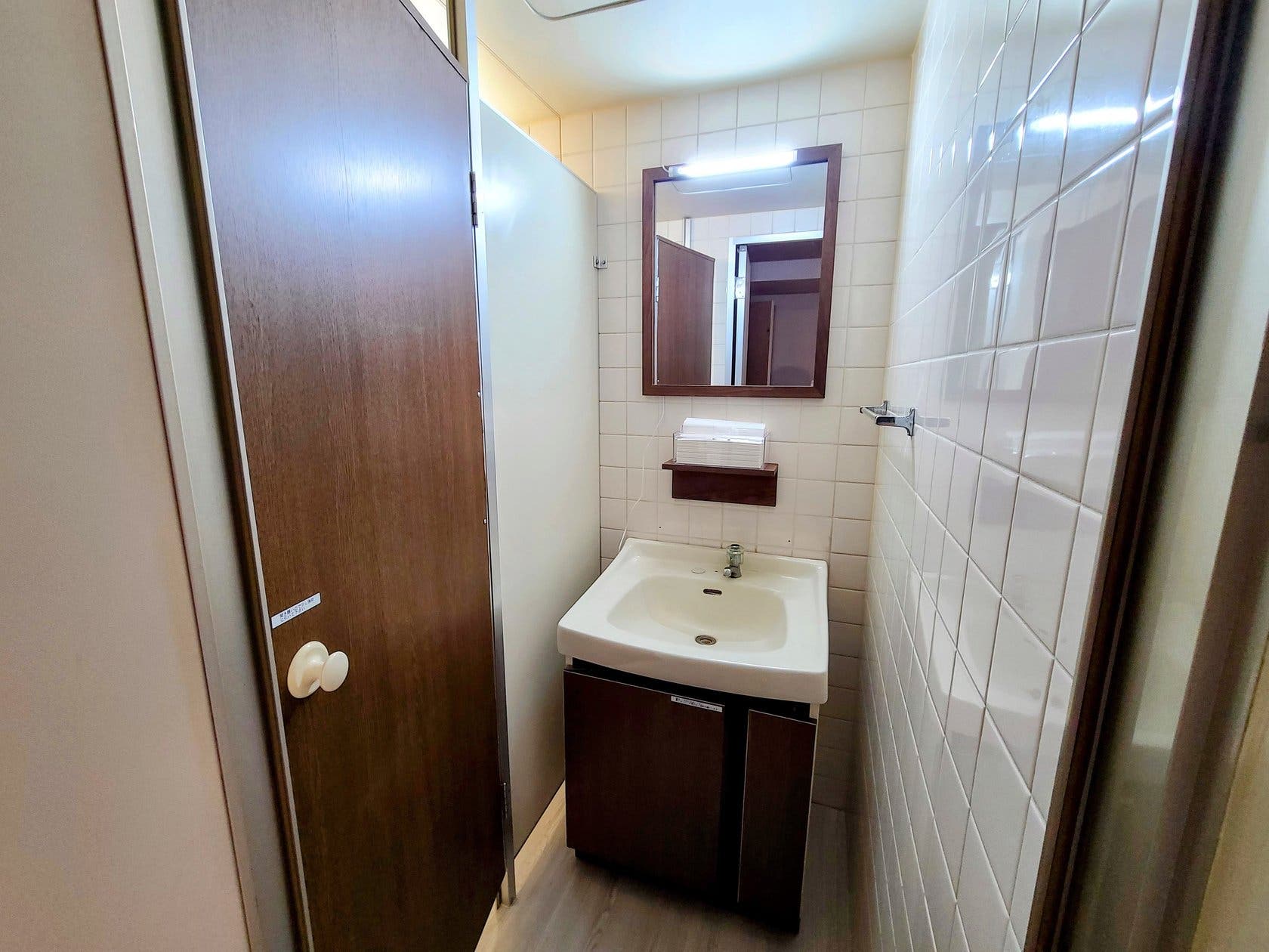 【新宿御苑前駅徒歩1分】【完全個室型レンタルサロン】エステ・整体/広々31㎡個室/即予約可能/施術台2台有/備品無料/固定光の写真23