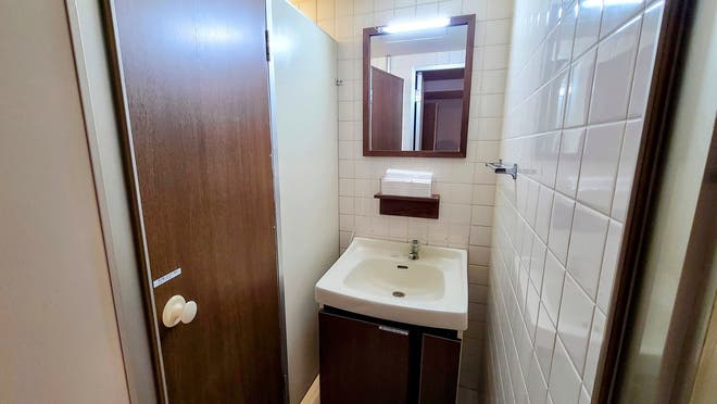 【新宿御苑前駅徒歩1分】【完全個室型レンタルサロン】エステ・整体/広々31㎡個室/即予約可能/施術台2台有/備品無料/固定光の写真23