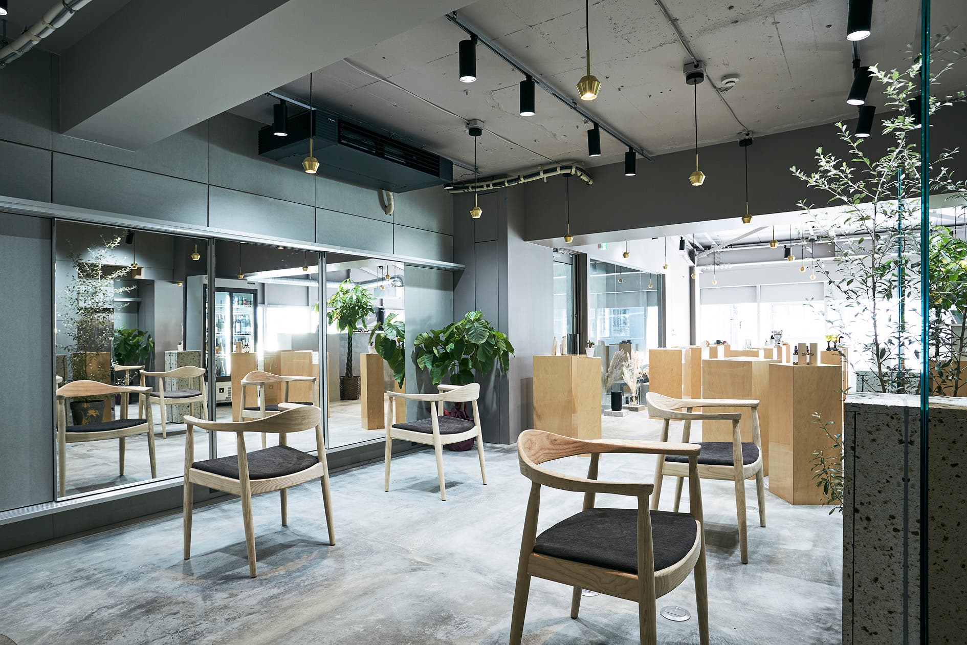 【自由が丘駅1分のPOPUPスペース】カフェ兼美容室の店内を活用したPOPUPや展示販売会等におすすめの写真5