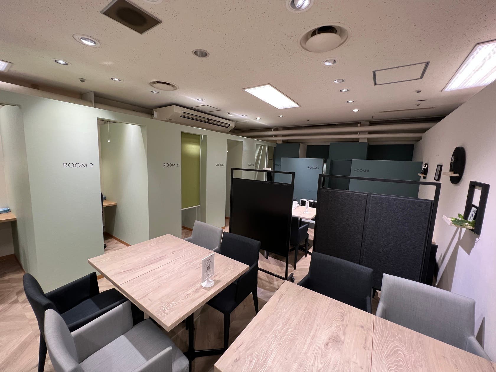 【新宿駅直結】オンライン会議可能！モニター付き1名用半個室（Room7）の写真7
