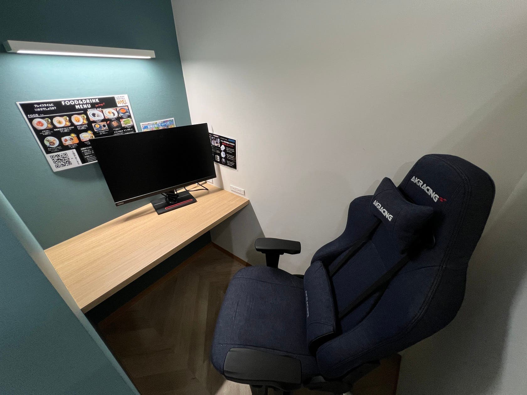 【新宿駅直結】モニター付きオンライン会議可能！1名用半個室（Room8）の写真1