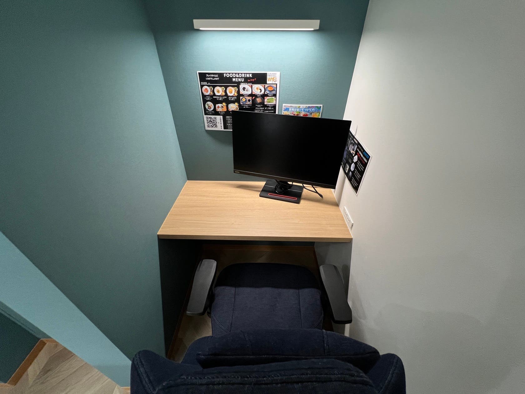 【新宿駅直結】モニター付きオンライン会議可能！1名用半個室（Room8）の写真2