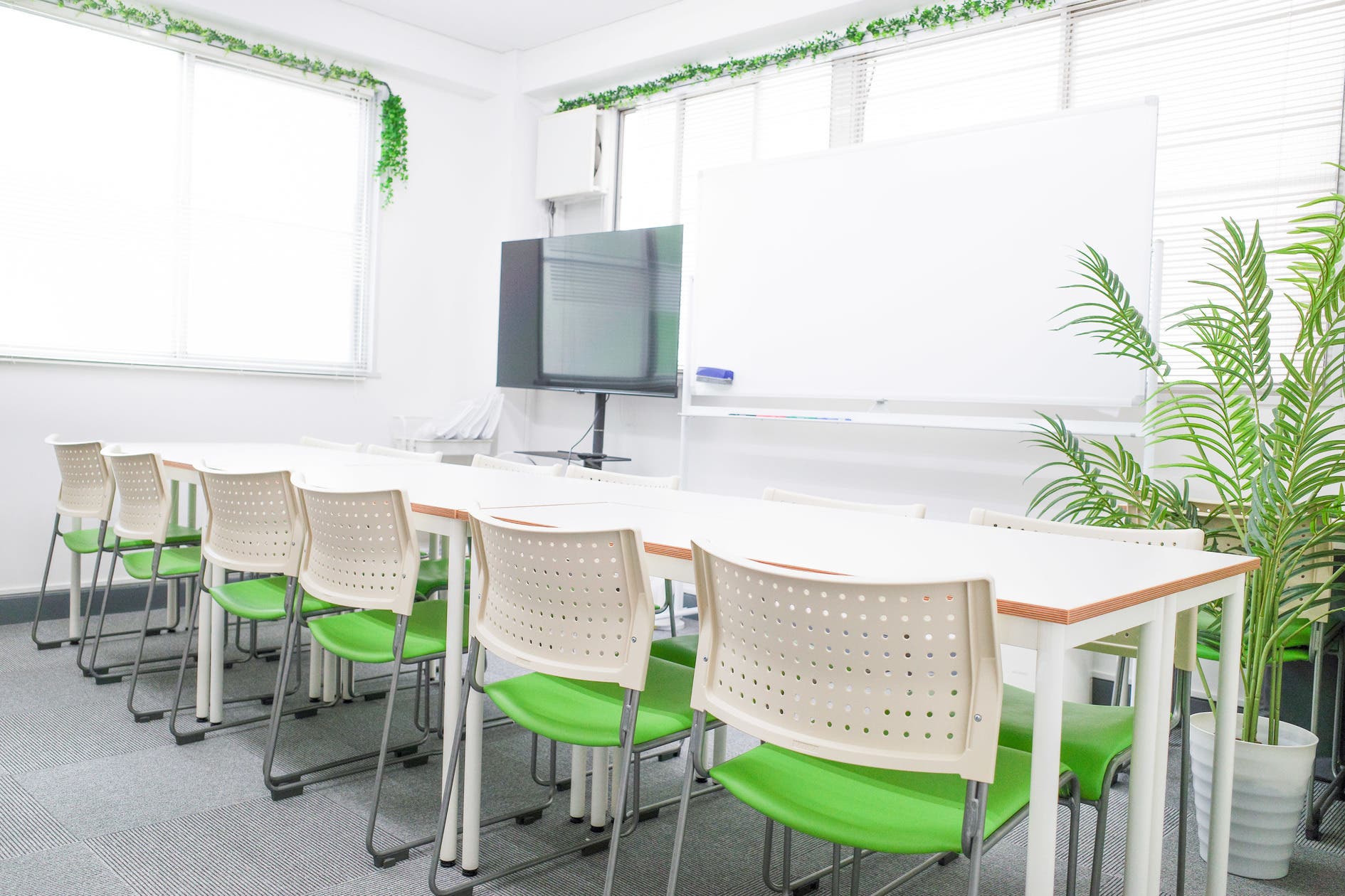 直前割を実施✨神田WEST🍀14名＋４名🍀 WIFI/モニター/施術ベッド/備品無料✨1日プラン有✨会議ゲーム勉強会✨の写真11