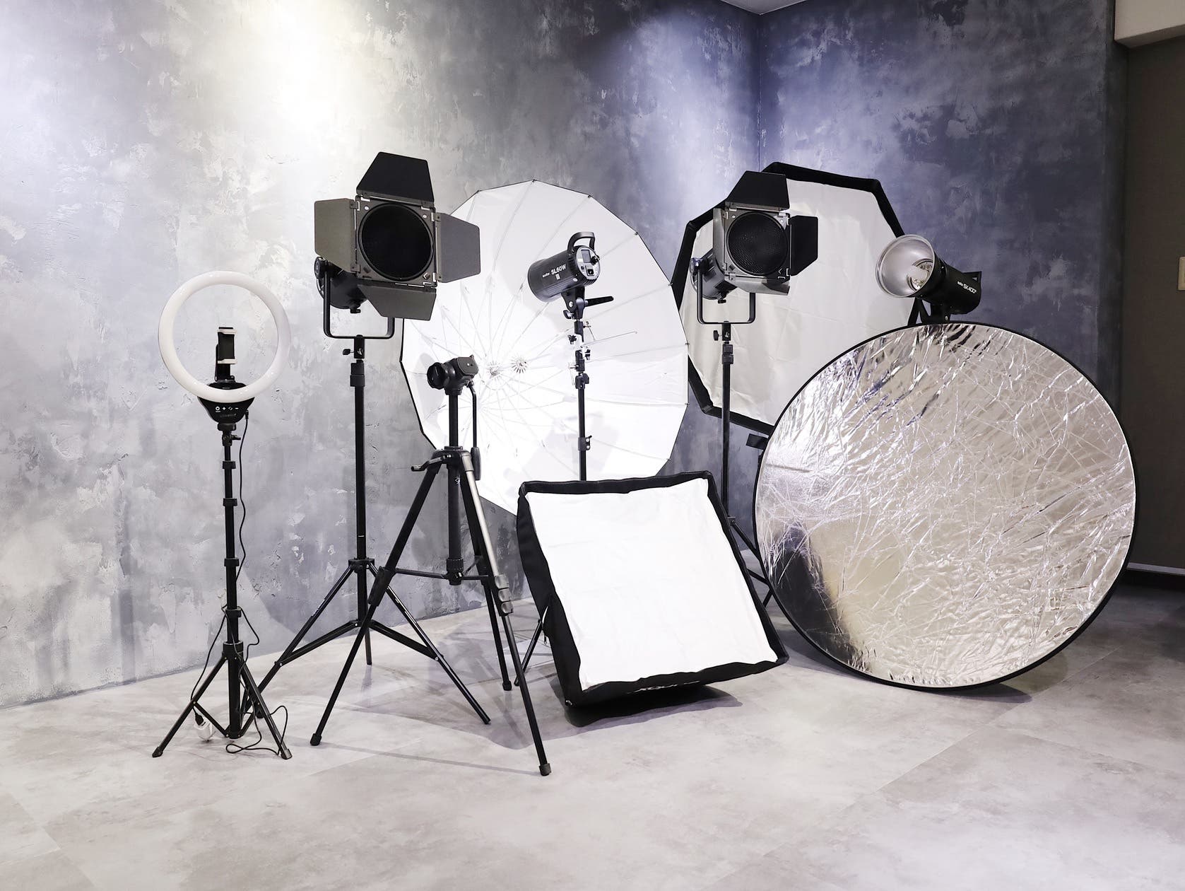 【東銀座駅1分】大型Ｌ字漆喰壁、対談動画配信、商品・動画撮影、ウェディング、家族、マタニティ、自然光3面、背景5、移動式パネルの写真21