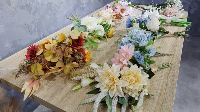 【東銀座駅1分】大型L字漆喰壁、対談動画配信、商品・動画撮影、ウェディング、家族、マタニティ、自然光3面、背景5、移動式パネルの写真15