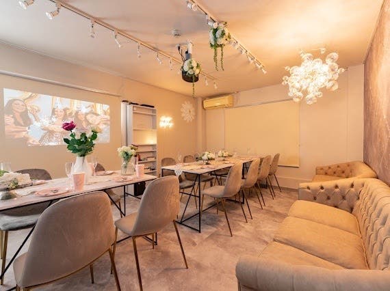 ≪心斎橋≫10人迄♪心斎橋駅徒歩30秒/パルコ前✨120インチスクリーン/カラオケ/完全個室/プロジェクターの写真30