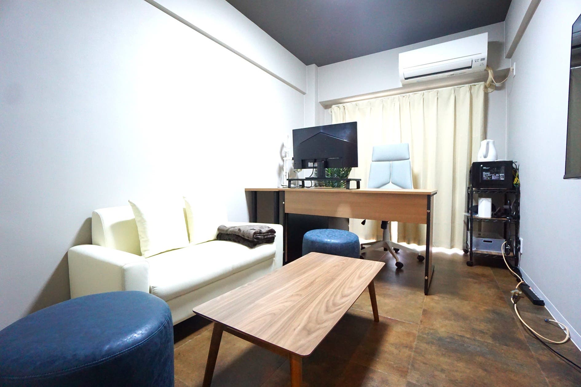 ＜ワークルーム新大阪＞✨セール中✨駅近🚃Wi-Fi📶モニター無料🖥テレワーク/Zoom/会議/商談/作業場所の写真1