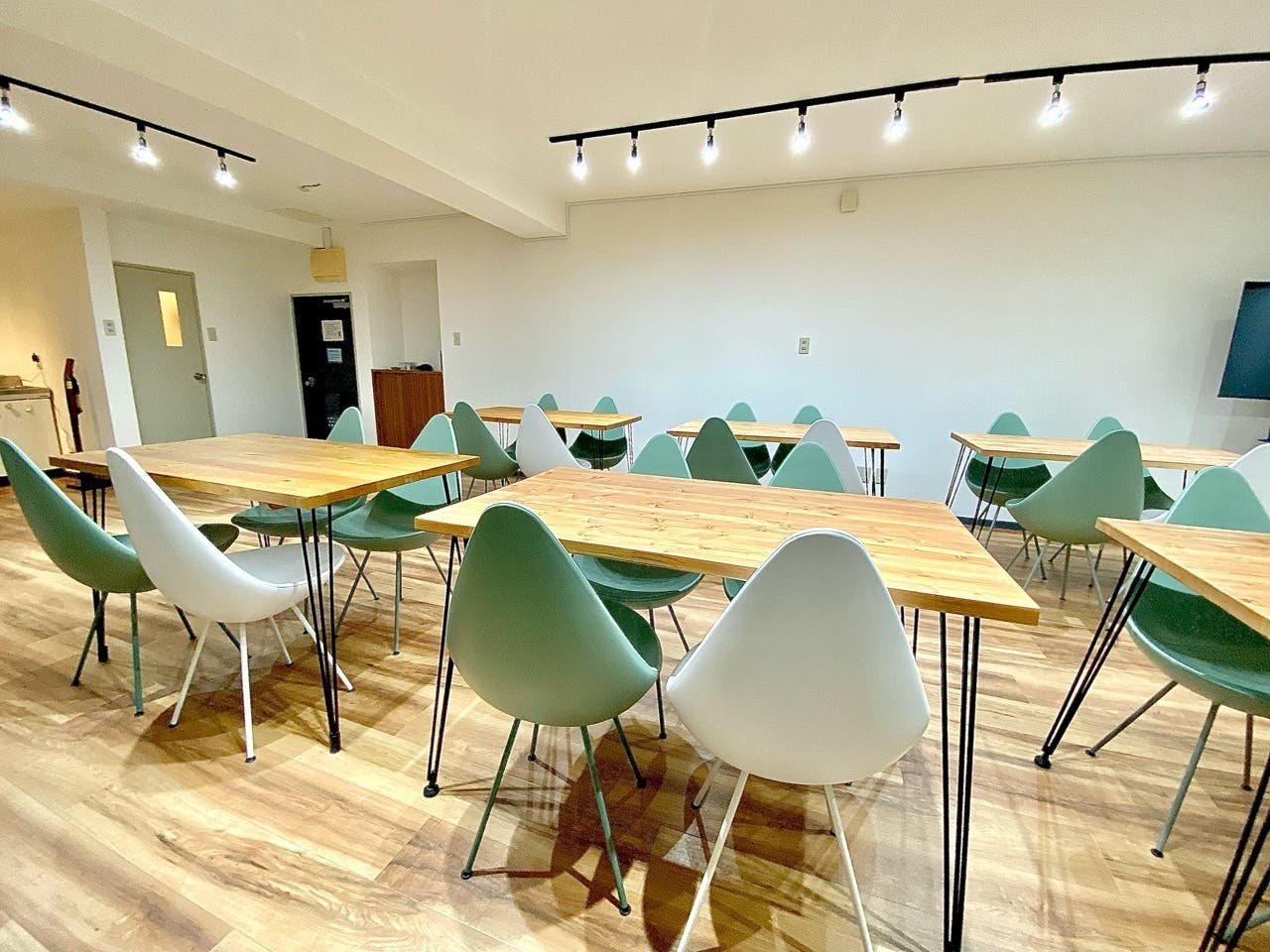 忘年会・新年会大歓迎🎉三ノ宮5分！ゆったり55m2/飲食🆗nuro光💡100inch大画面/会議/セミナー/懇親会/撮影会の写真10