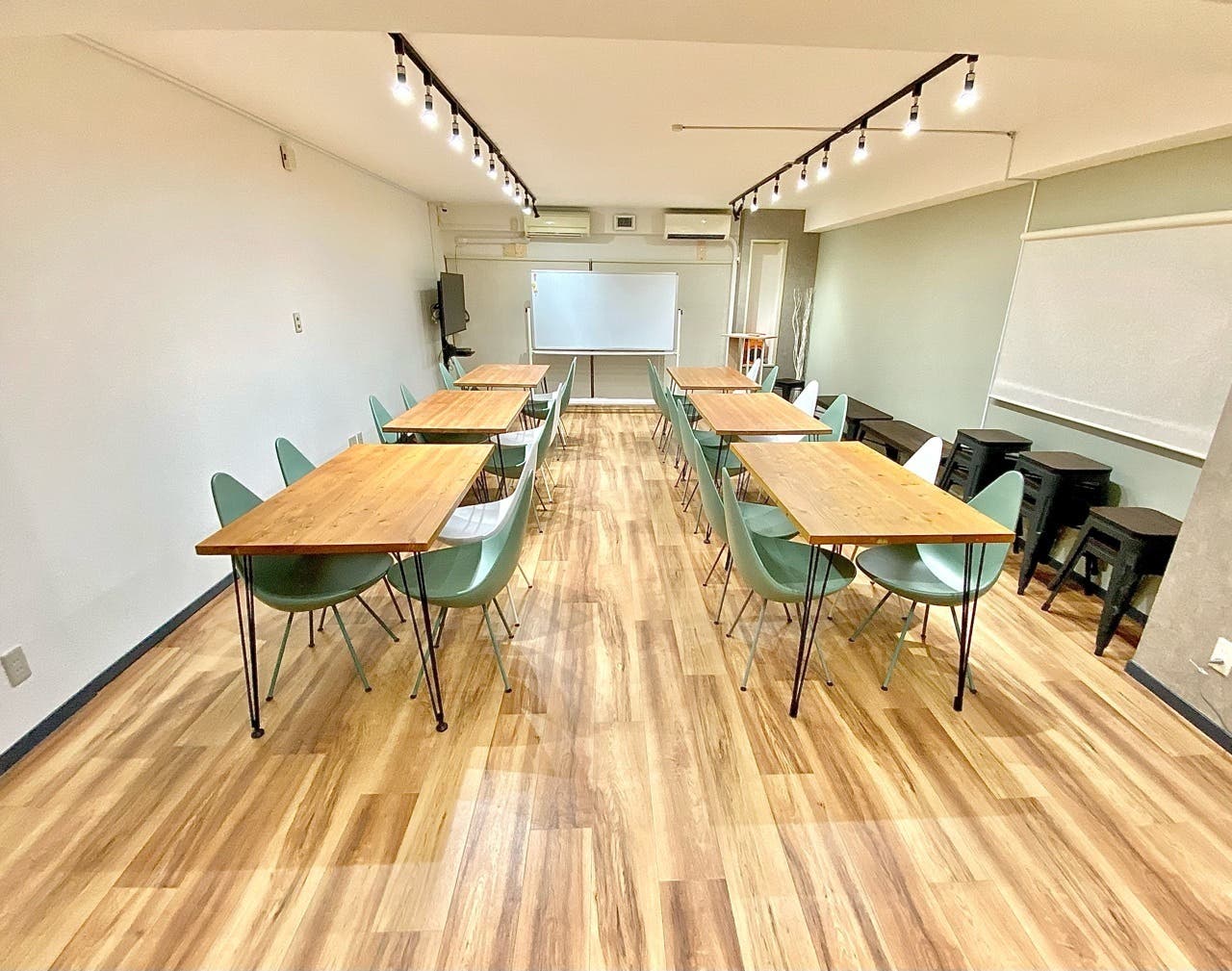 忘年会・新年会大歓迎🎉三ノ宮5分！ゆったり55m2/飲食🆗nuro光💡100inch大画面/会議/セミナー/懇親会/撮影会の写真5