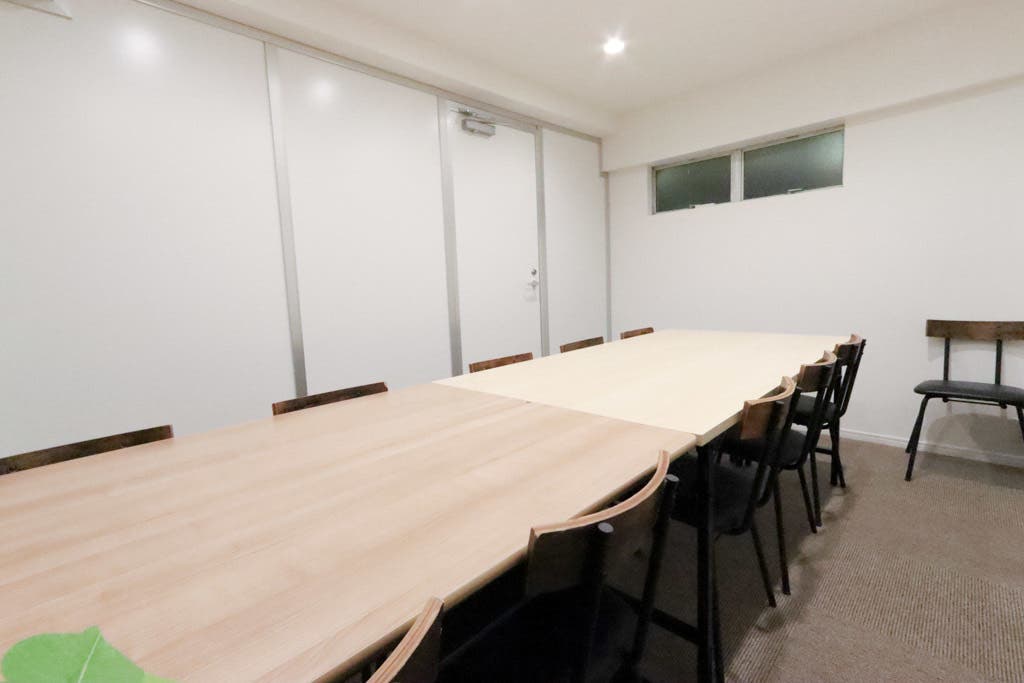 【品川駅　徒歩3分！完全個室！14名使用可！】大型モニター・WiFi無料！土足OK！ふれあい貸し会議室 品川No85の写真5