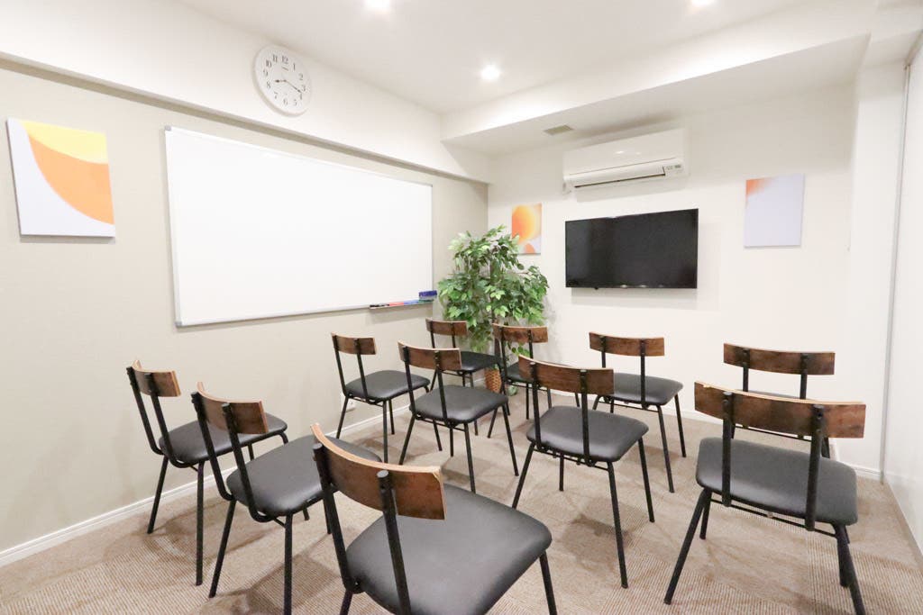 【品川駅　徒歩3分！完全個室！14名使用可！】大型モニター・WiFi無料！土足OK！ふれあい貸し会議室 品川No85の写真6