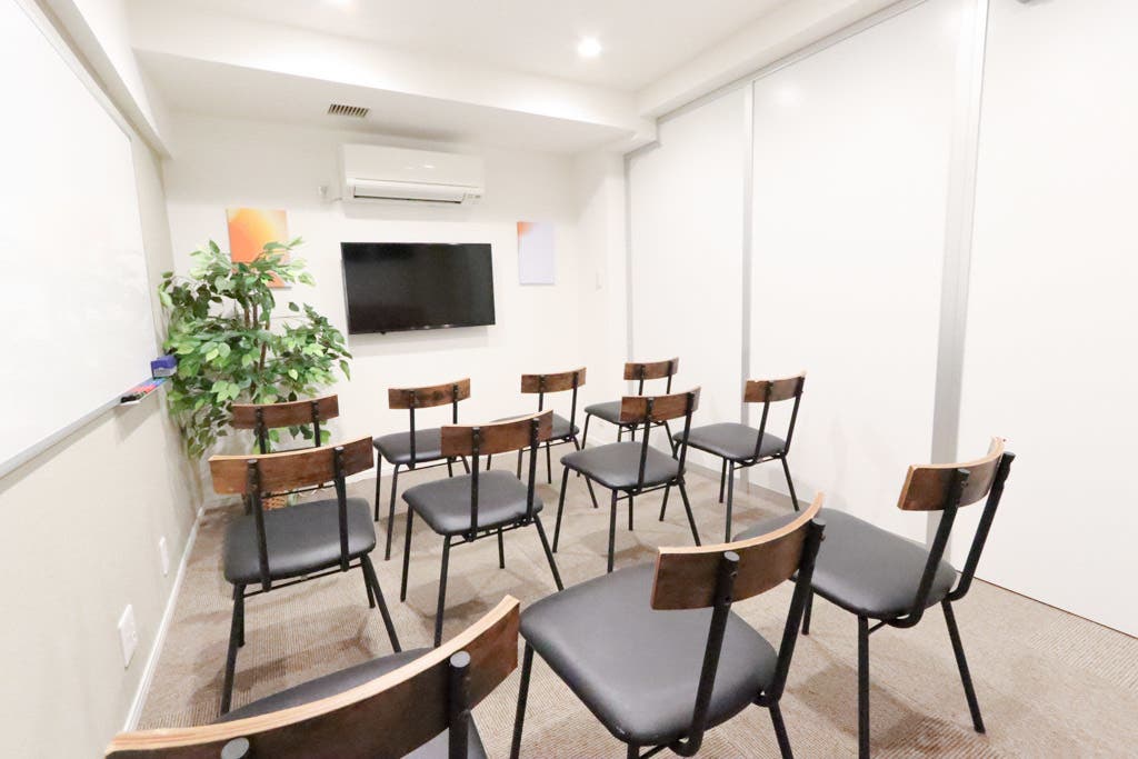 【品川駅　徒歩3分！完全個室！14名使用可！】大型モニター・WiFi無料！土足OK！ふれあい貸し会議室 品川No85の写真8