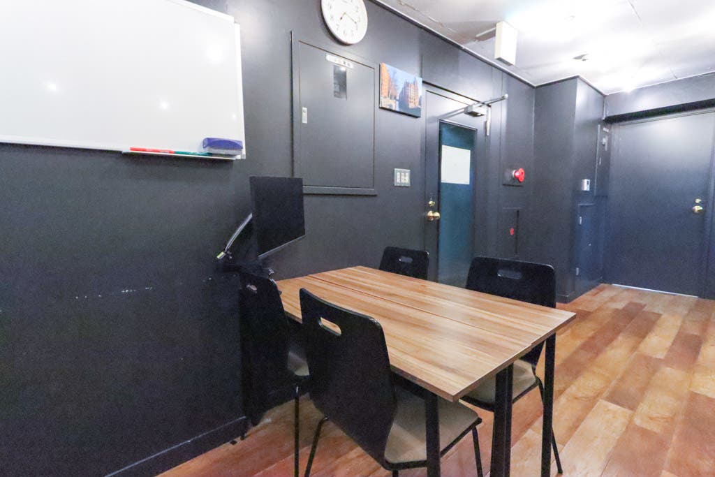 【渋谷駅1分！ヒカリエ隣！4名用】ディスプレイ・ホワイトボード・WiFi無料！ふれあい貸し会議室 オープンスペース渋谷No93の写真3