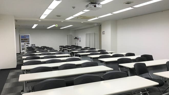 NLC新大阪ビル地下1階【全て無料】マイク、プロジェクター・スクリーン・ホワイトボード・Wi-Fiの写真2