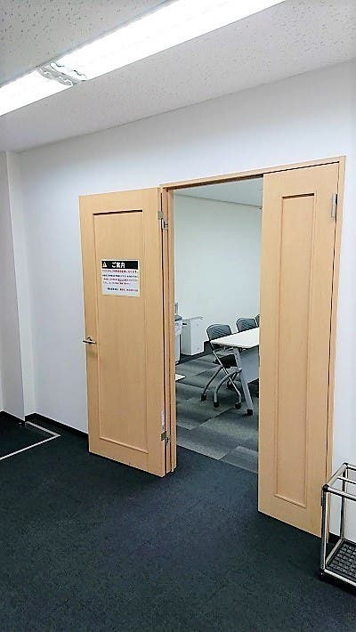 NLC新大阪ビル地下1階【全て無料】マイク、プロジェクター・スクリーン・ホワイトボード・Wi-Fiの写真6