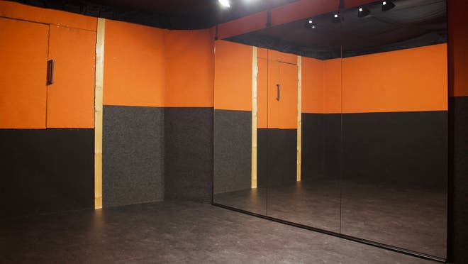 【レンタルスタジオエイジュ札幌北18条】 お一人様・マンツーマンレッスンに最適 / 深夜のライブ配信 / 24H音出し可能の写真1