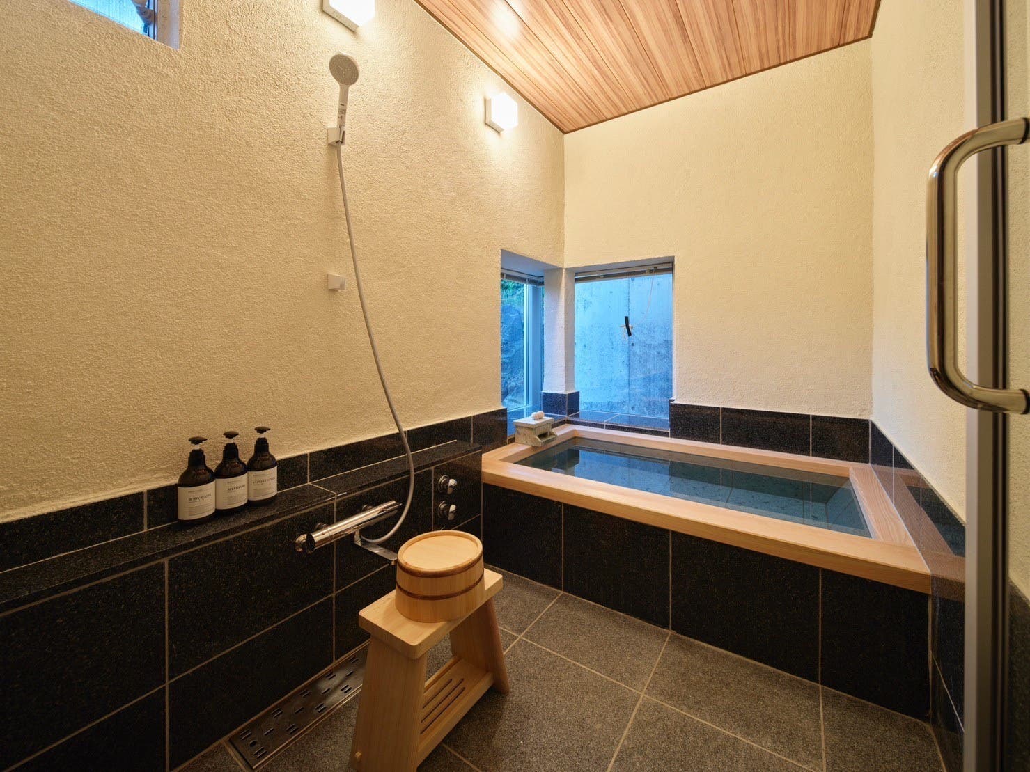 【伊豆高原の大自然！なんでもできる豪華な新築スペース】の写真5