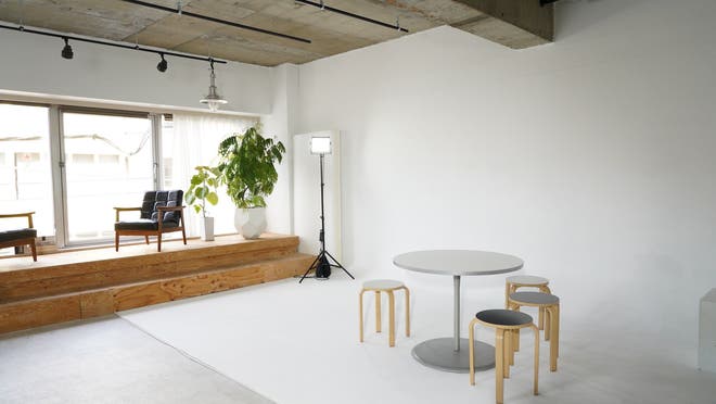 『白ホリ×自然光』が人気の撮影スタジオ 御予約受付中!!の写真1