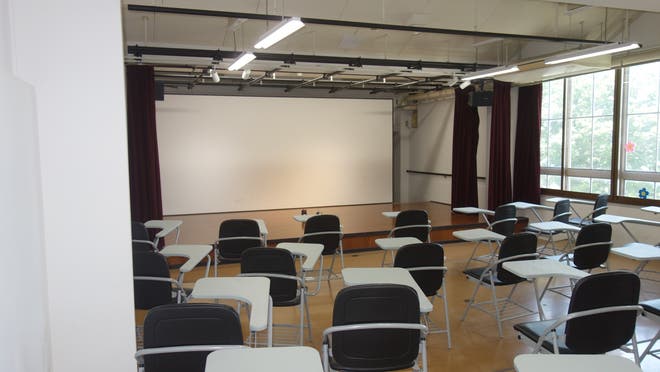 【JR野崎駅徒歩3分】スタジオ舞台でコスプレ!どうして舞台で撮らない?教室の次はこれだ!の写真3