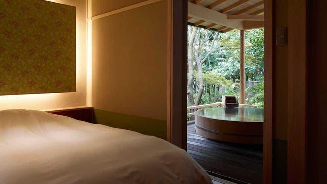 撮影限定 明治時代の雰囲気をそのまま残した和庭園が見える露天風呂付き和洋室の写真4
