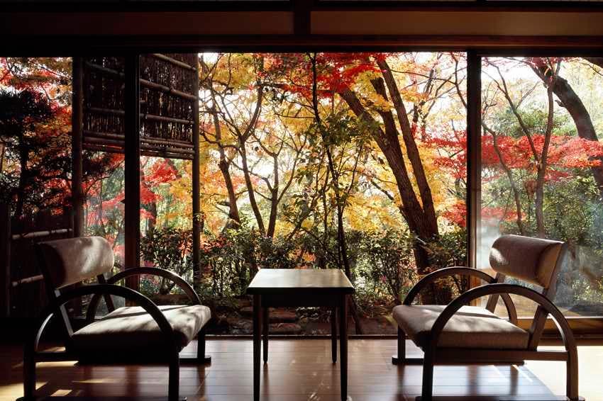 撮影限定　明治時代の雰囲気をそのまま残した和庭園が見える純和風客室の写真5