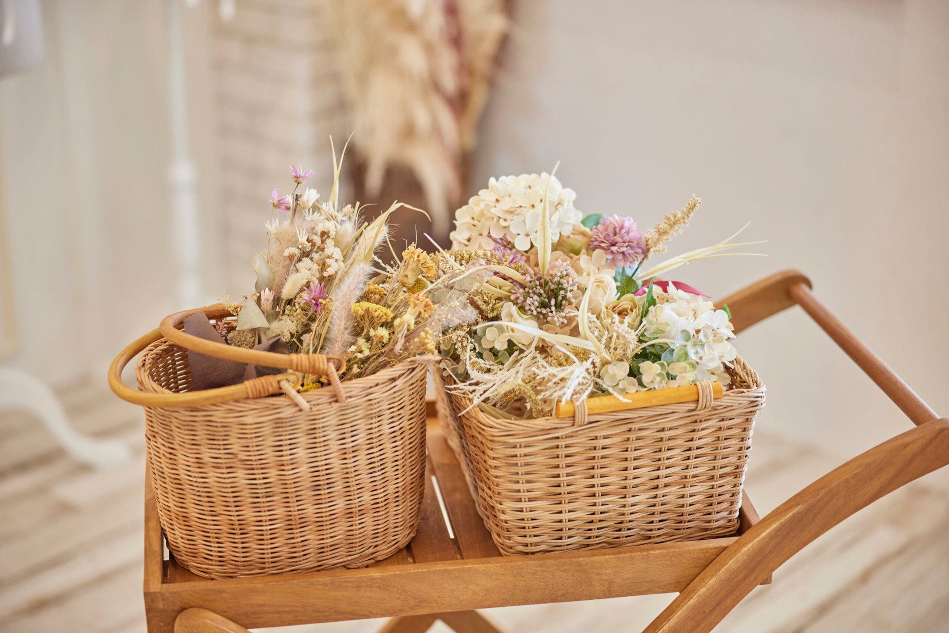 【メレンゲクッキー】アーチ壁とアンティークドア、猫足バスタブがある、おとなカワイイ撮影スタジオの写真13