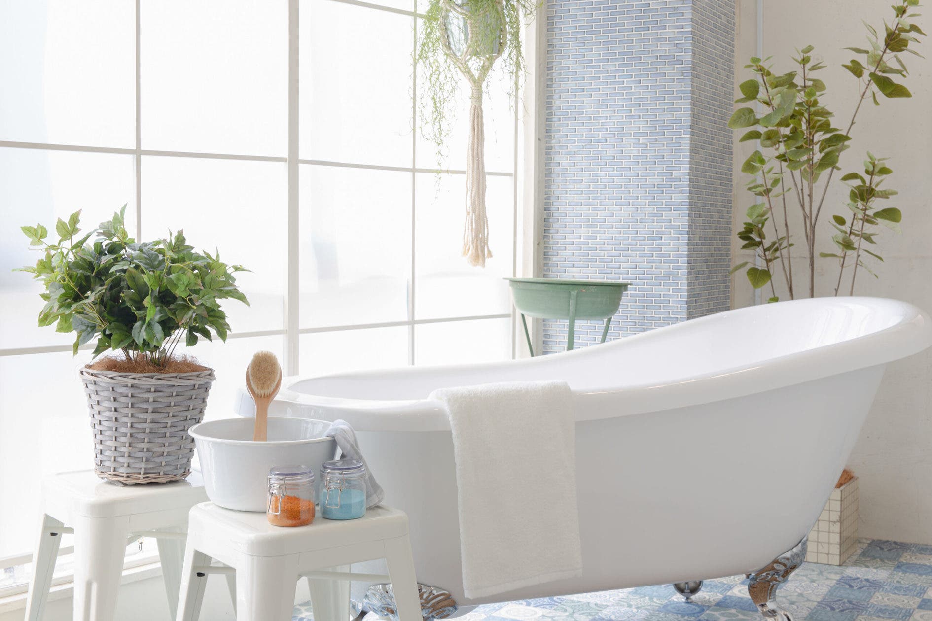 【メレンゲクッキー】アーチ壁とアンティークドア、猫足バスタブがある、おとなカワイイ撮影スタジオの写真9