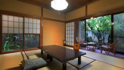 撮影限定 明治時代の雰囲気をそのまま残した和庭園が見える露天風呂付客室の写真2