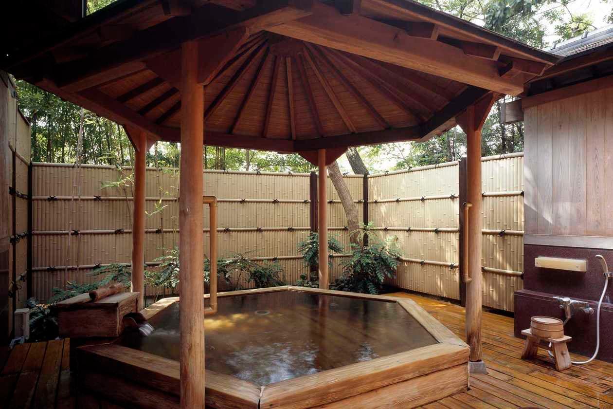 撮影限定　明治時代の雰囲気をそのまま残した和庭園が見える露天風呂付客室の写真8