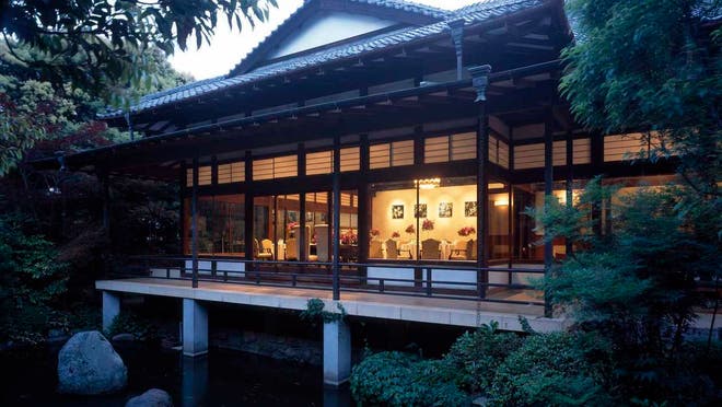 撮影限定 大きい窓から望む庭園は絶景 水上の披露宴会場 富月殿の写真3