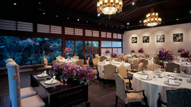 撮影限定 大きい窓から望む庭園は絶景 水上の披露宴会場 富月殿の写真4