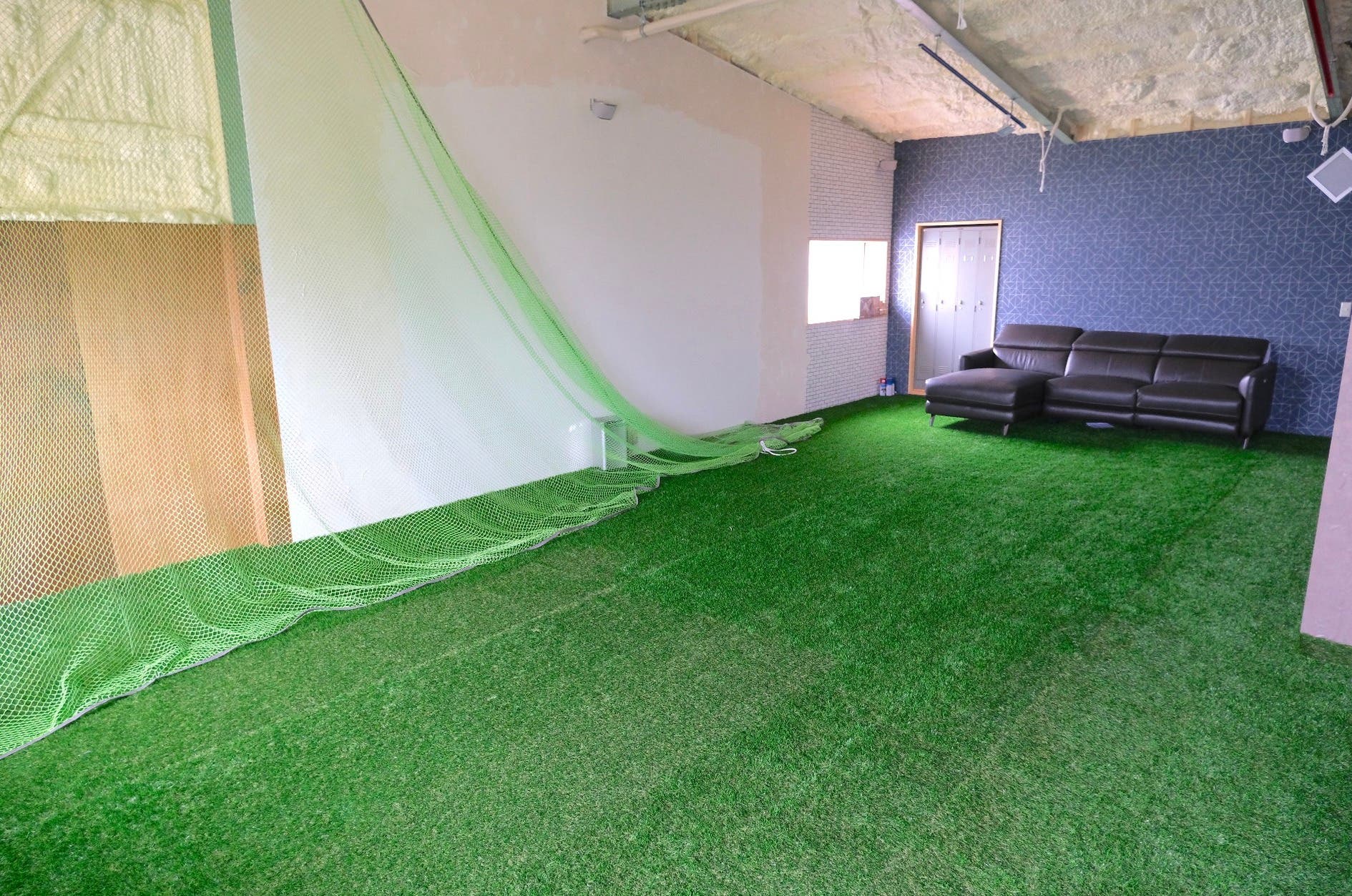 （2F）無料Wi-Fi、室内人工芝♪ 天候に関係なくトレーニングやお子様が走り回れるワクワクスペース♪の写真4