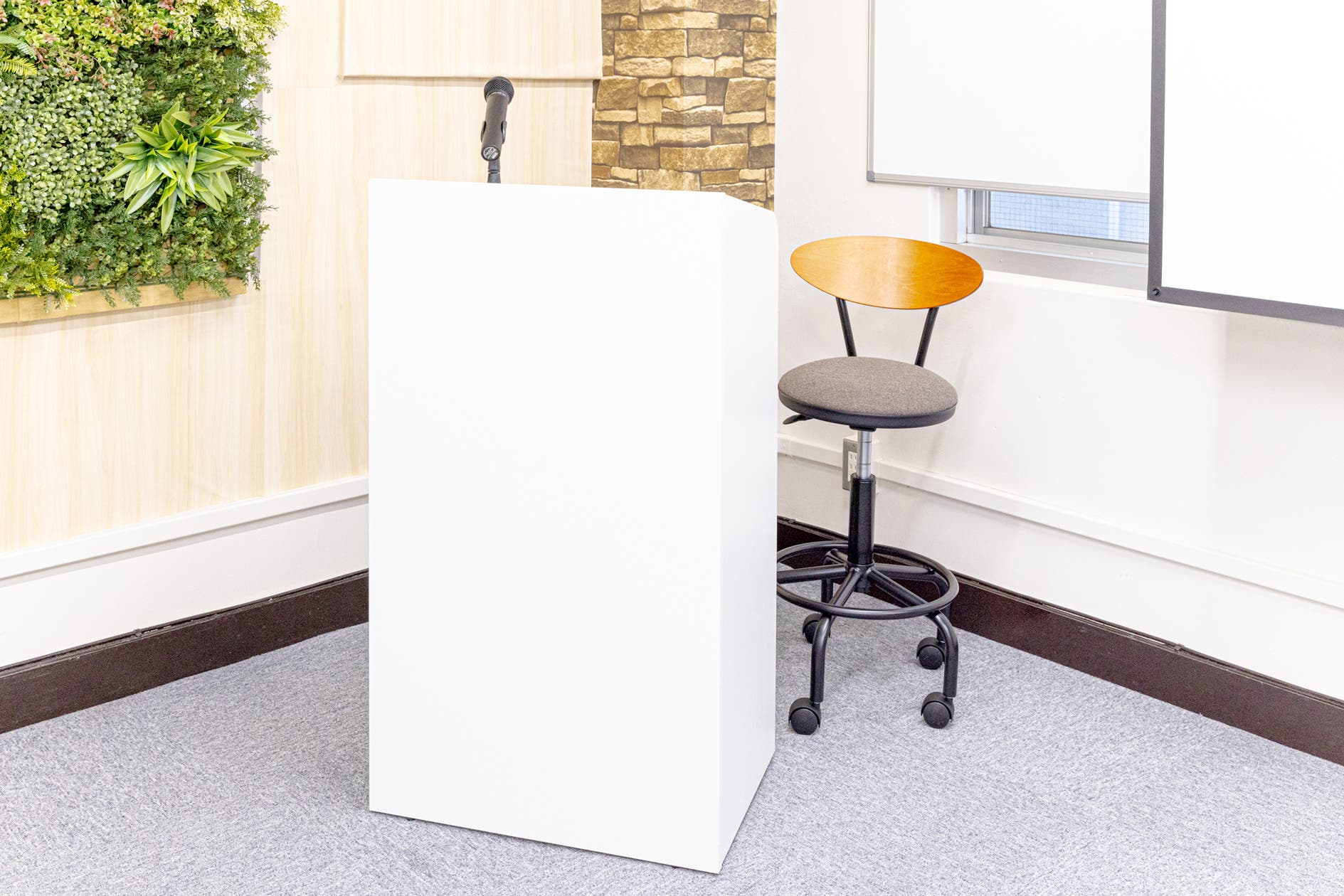 新宿・大久保駅 徒歩圏内！50名収容 ワンフロア貸切｜セミナー・交流会に最適｜土足OK｜Wi-Fi｜プロジェクター｜[14]の写真20