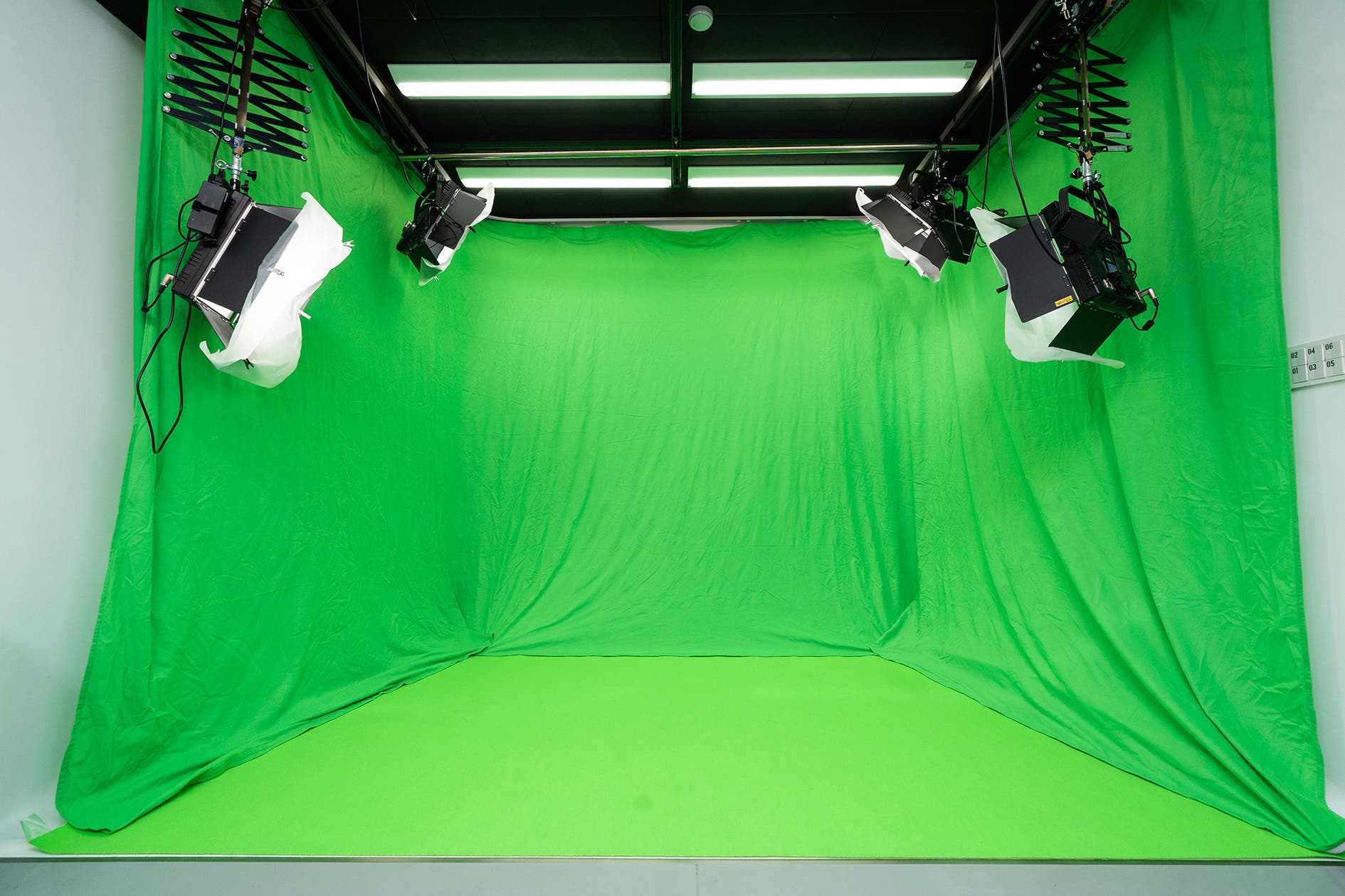 【横浜駅徒歩10分】白ホリゾントの撮影スタジオ＋ブルックリンスタイル　WADAYASTUDIO（ワダヤスタジオ））の写真6