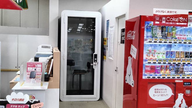 【京都 四条大宮】駅チカ、ドコモショップ内、Web会議に最適な遮音性の高い快適スペースの写真1