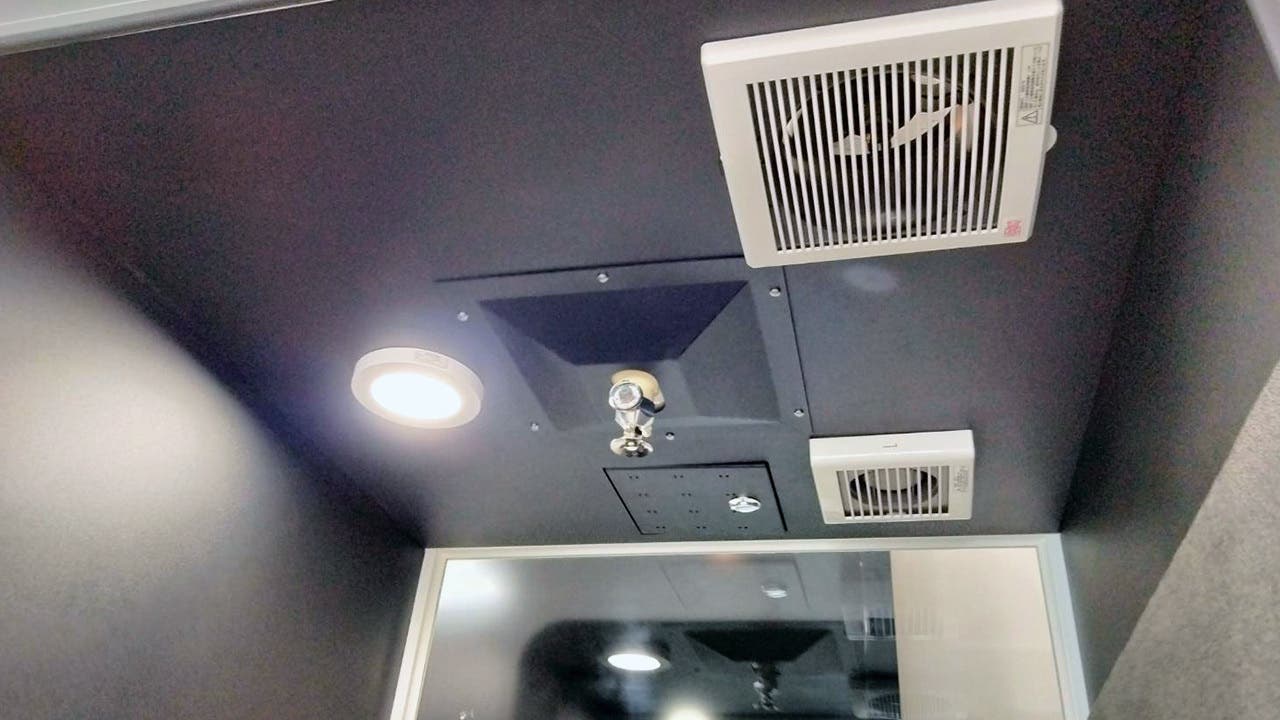 【京都 四条大宮】駅チカ、ドコモショップ内、Web会議に最適な遮音性の高い快適スペースの写真5