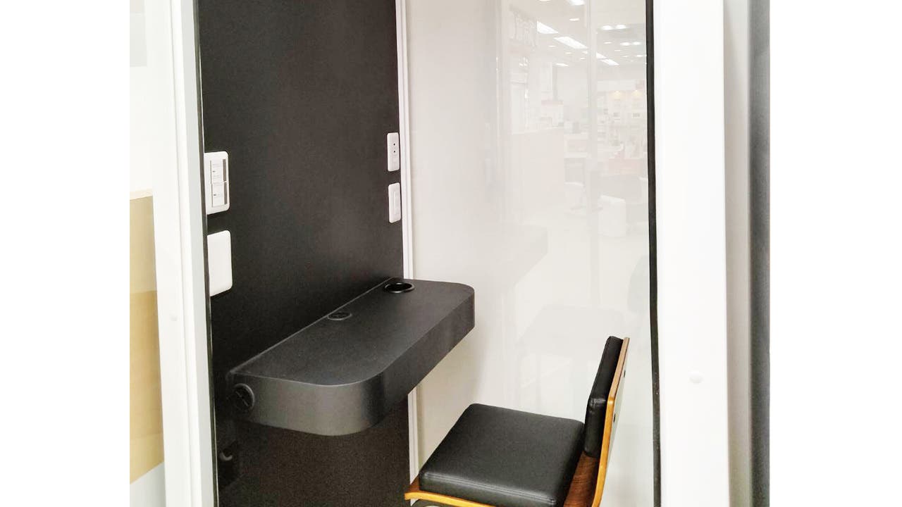 【京都 四条大宮】駅チカ、ドコモショップ内、Web会議に最適な遮音性の高い快適スペースの写真2