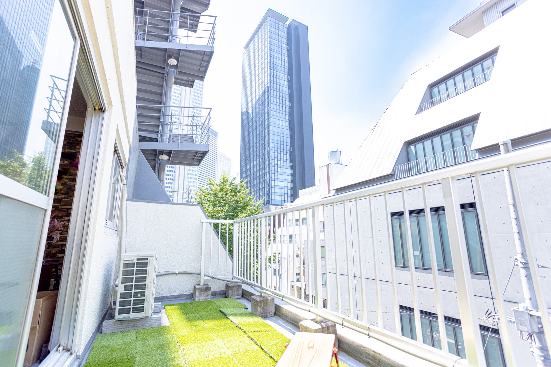 新宿・大久保駅徒歩圏内！30名収容｜広い会議室｜ゴミ捨てオプション有｜勉強会・レッスンに最適｜Wi-Fi｜プロジェクター[14]の写真15