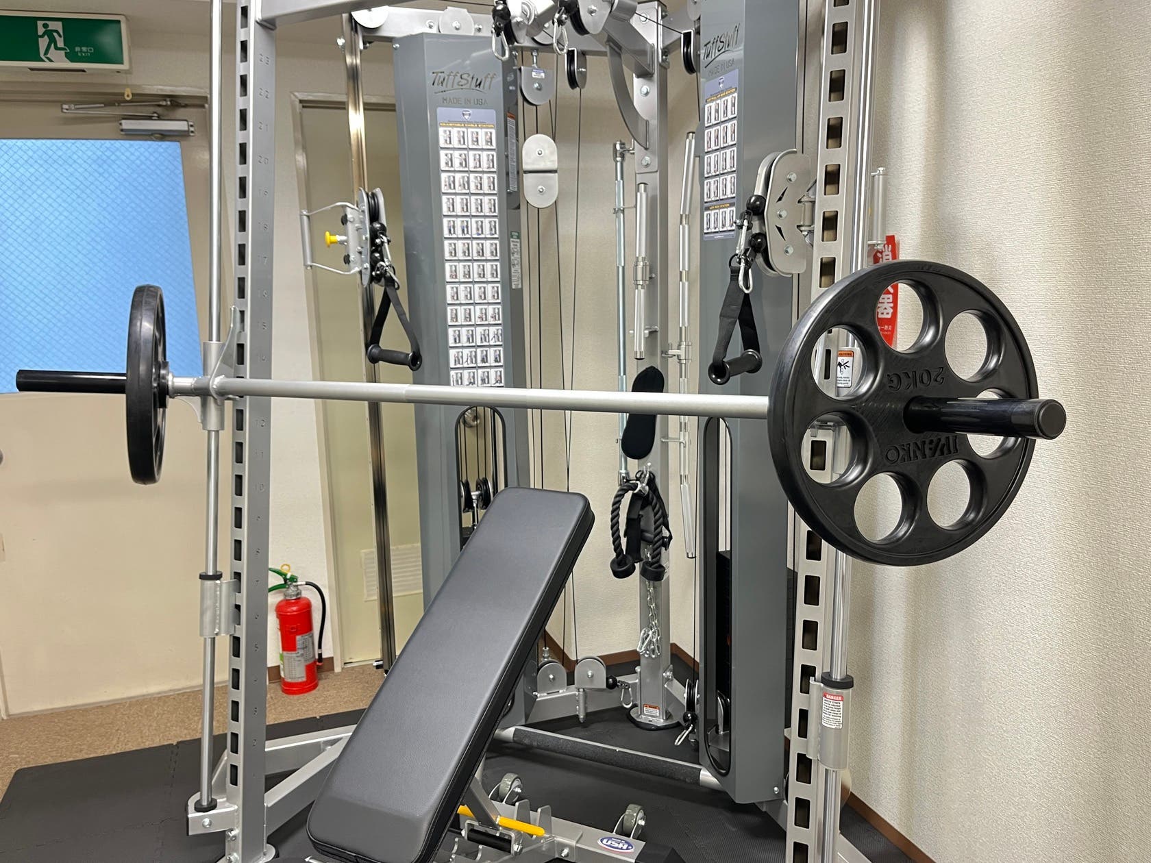 【人形町駅3分】パーソナル向けの器具完備！ 【スペース②】スミス＋マルチケーブルの部屋　MIYAZAKI GYM人形町店の写真3