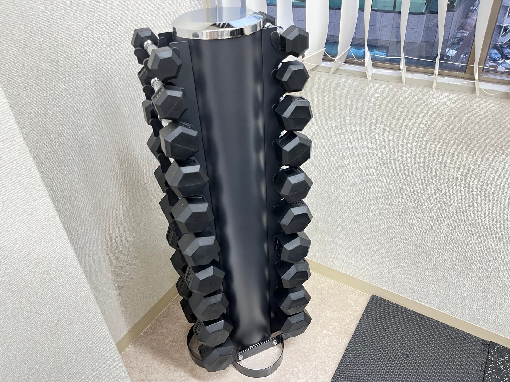 【目黒駅2分】スミスやケーブルも付いたマルチラックを完備したレンタルジム　MIYAZAKI GYM目黒店の写真6