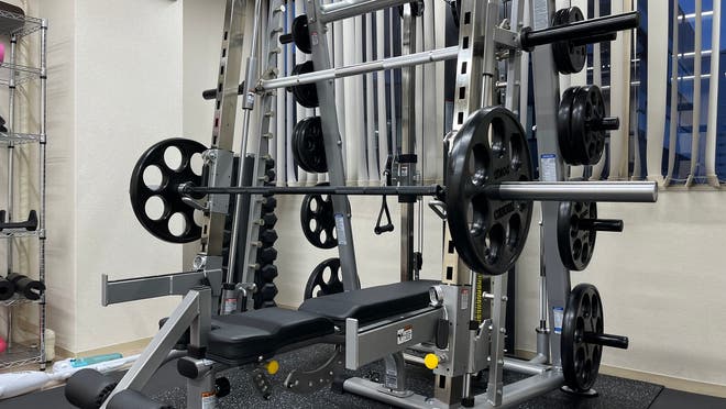 【目黒駅2分】スミスやケーブルも付いたマルチラックを完備したレンタルジム MIYAZAKI GYM目黒店の写真3