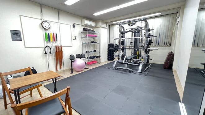 【目黒駅2分】スミスやケーブルも付いたマルチラックを完備したレンタルジム MIYAZAKI GYM目黒店の写真4