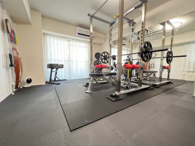 【三軒茶屋駅3分】綺麗な内装と大型鏡のレンタルジム。パーソナルトレーニングに最適　MIYAZAKI GYM三軒茶屋店の写真1