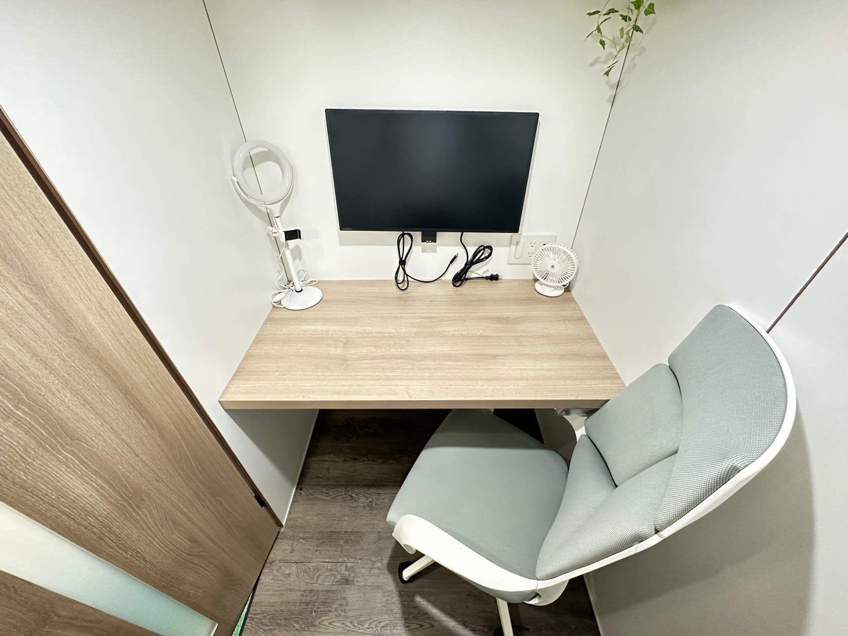 ＜PaO Work 三ノ宮No.4＞完全個室ワークブース💼光Wi-Fi📶✨モニター🖥テレワーク/ZOOM/面接/自習/作業の写真5